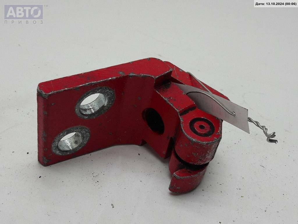 Петля двери задней правой Volkswagen Golf-3