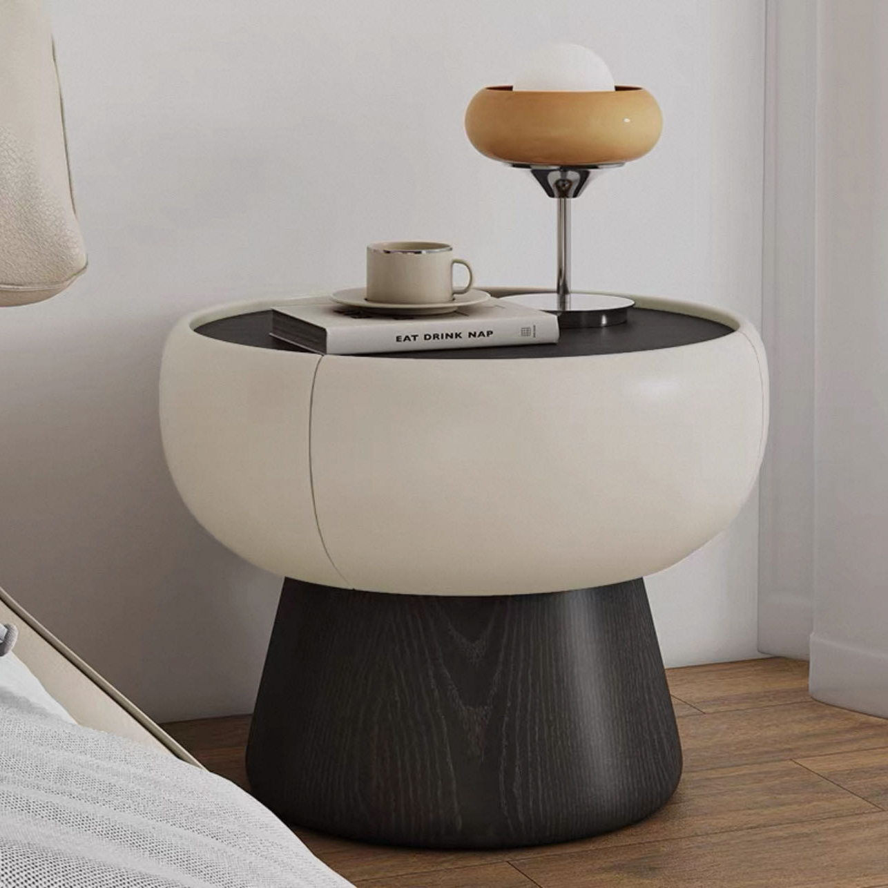 Интерьерная круглая прикроватная тумбочка Ospitale (молочный)