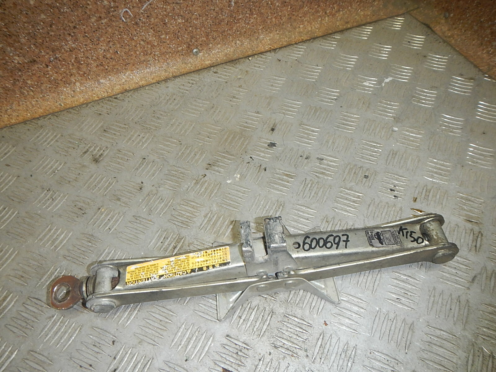 Б/У Домкрат, Toyota (Тойота)-COROLLA 150 (06-) TOYOTA COROLLA 150 (06-) Без видимых повреждений. 600697 TOYOTA арт. 0911...