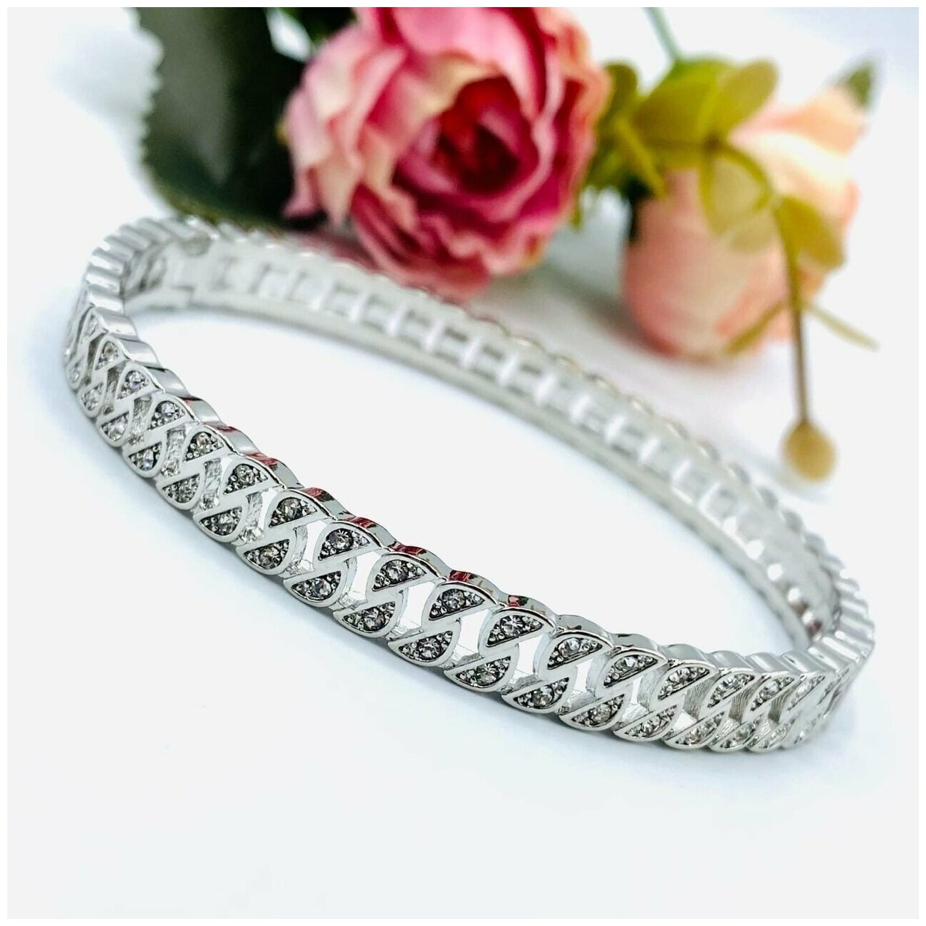 Жесткий браслет