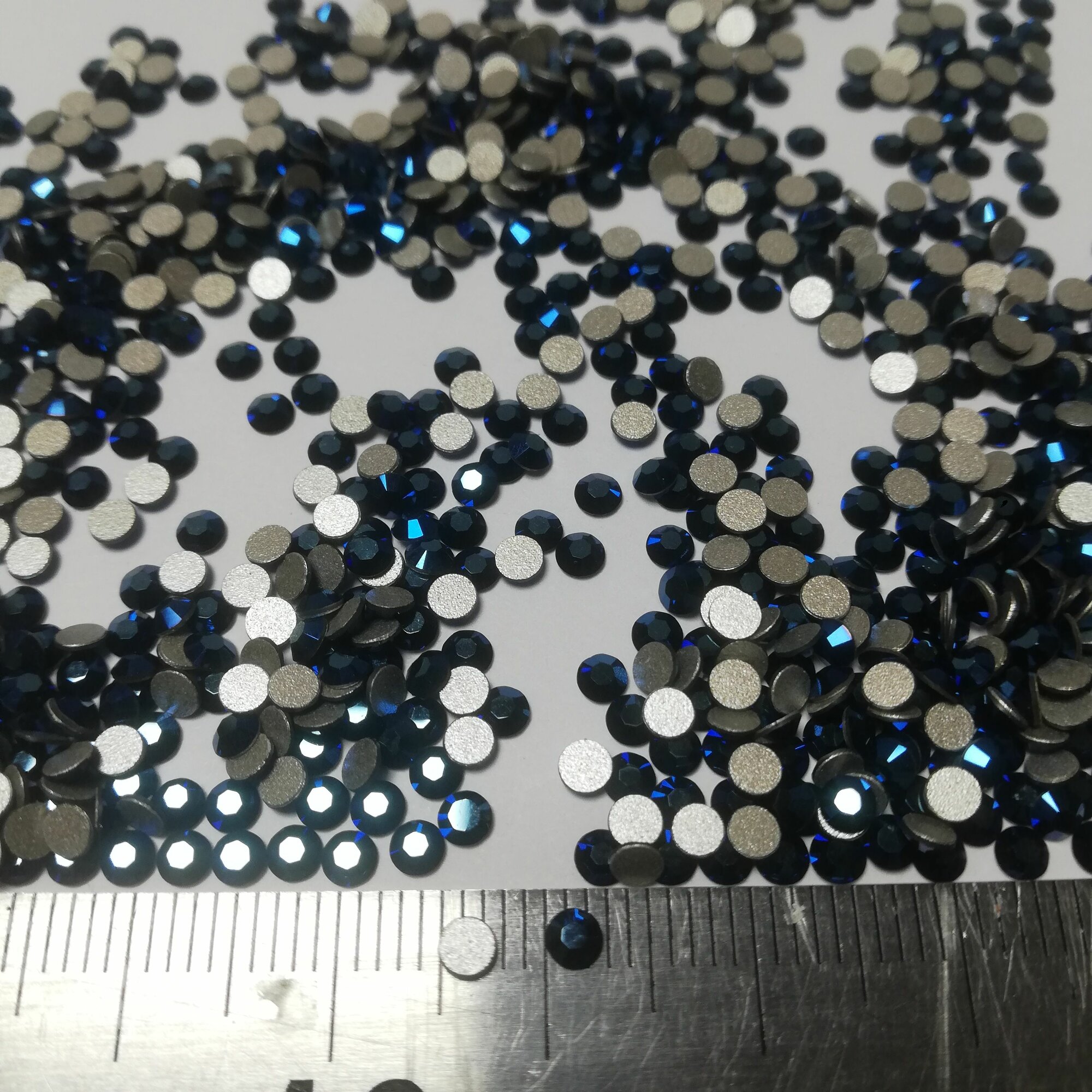 Клеевые стразы Сваровски ss 10 399 шт 2.8 мм