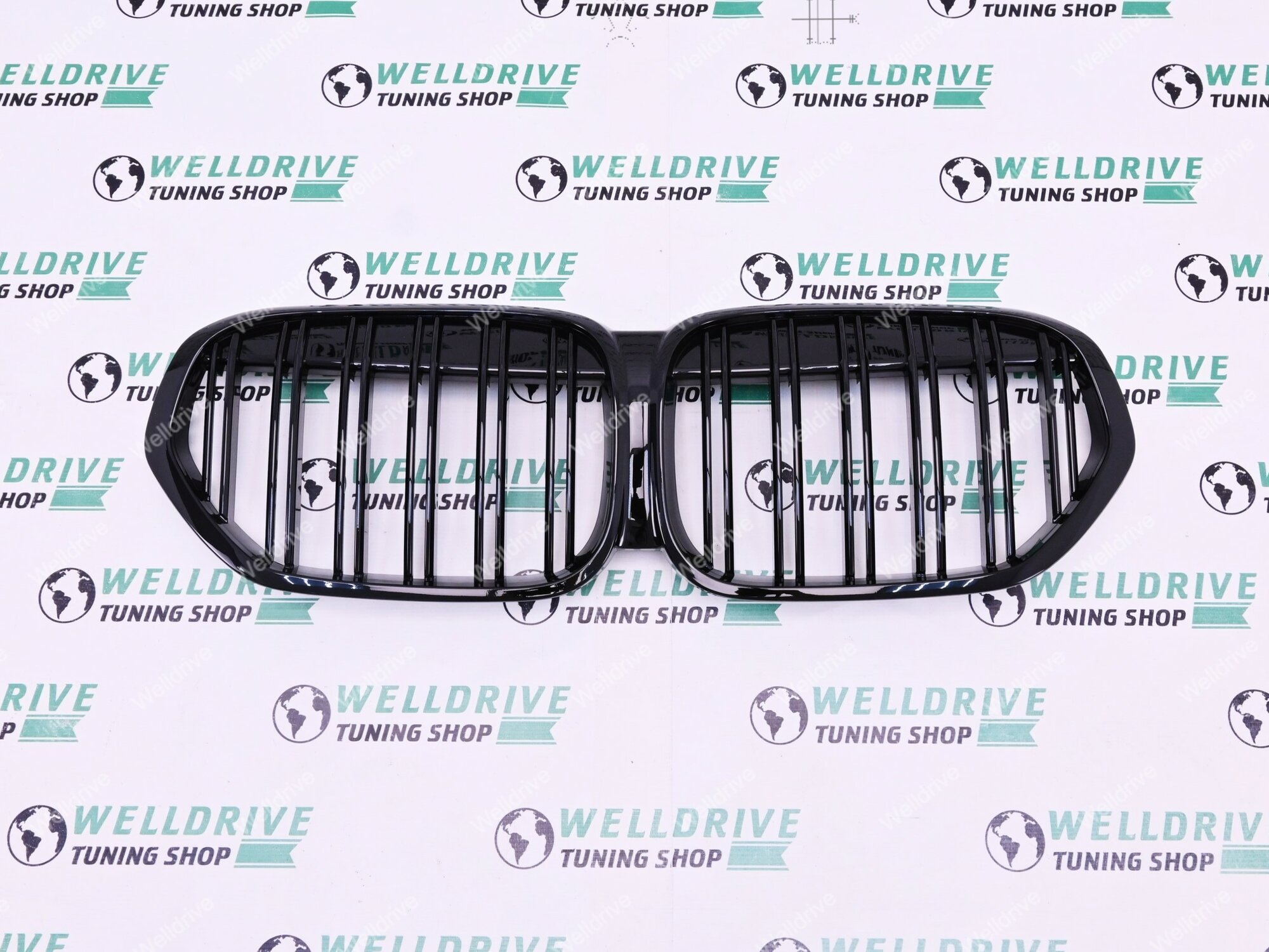 Решетка радиатора BMW X1 F48 рестайлинг М стиль черный глянец