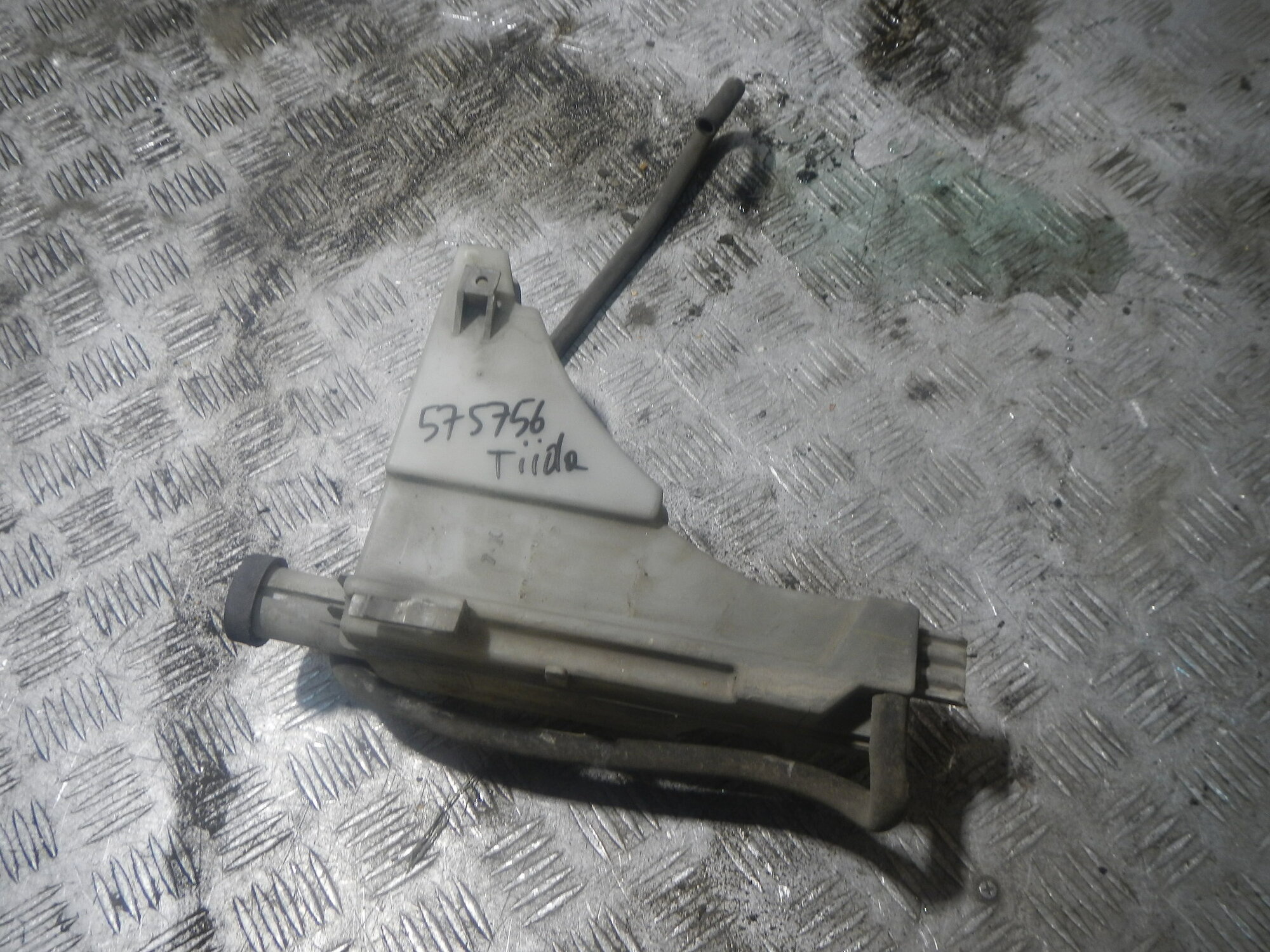 Б/У Бачок расширительный, Nissan (Ниссан)-TIIDA (C11) (07-) NISSAN TIIDA (C11) (07-) Без видимых повреждений. 575756 NIS...