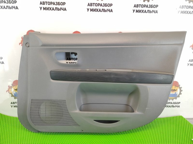 Обшивка двери передняя правая Mazda Demio DY 2002- D35068430D