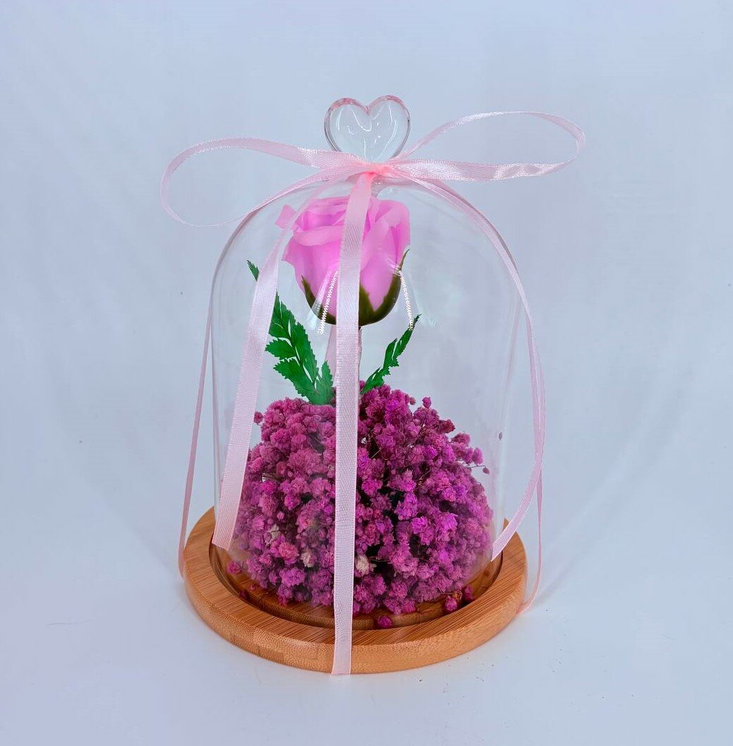Стеклянна колба клош с гортензией стабилизированной и розой