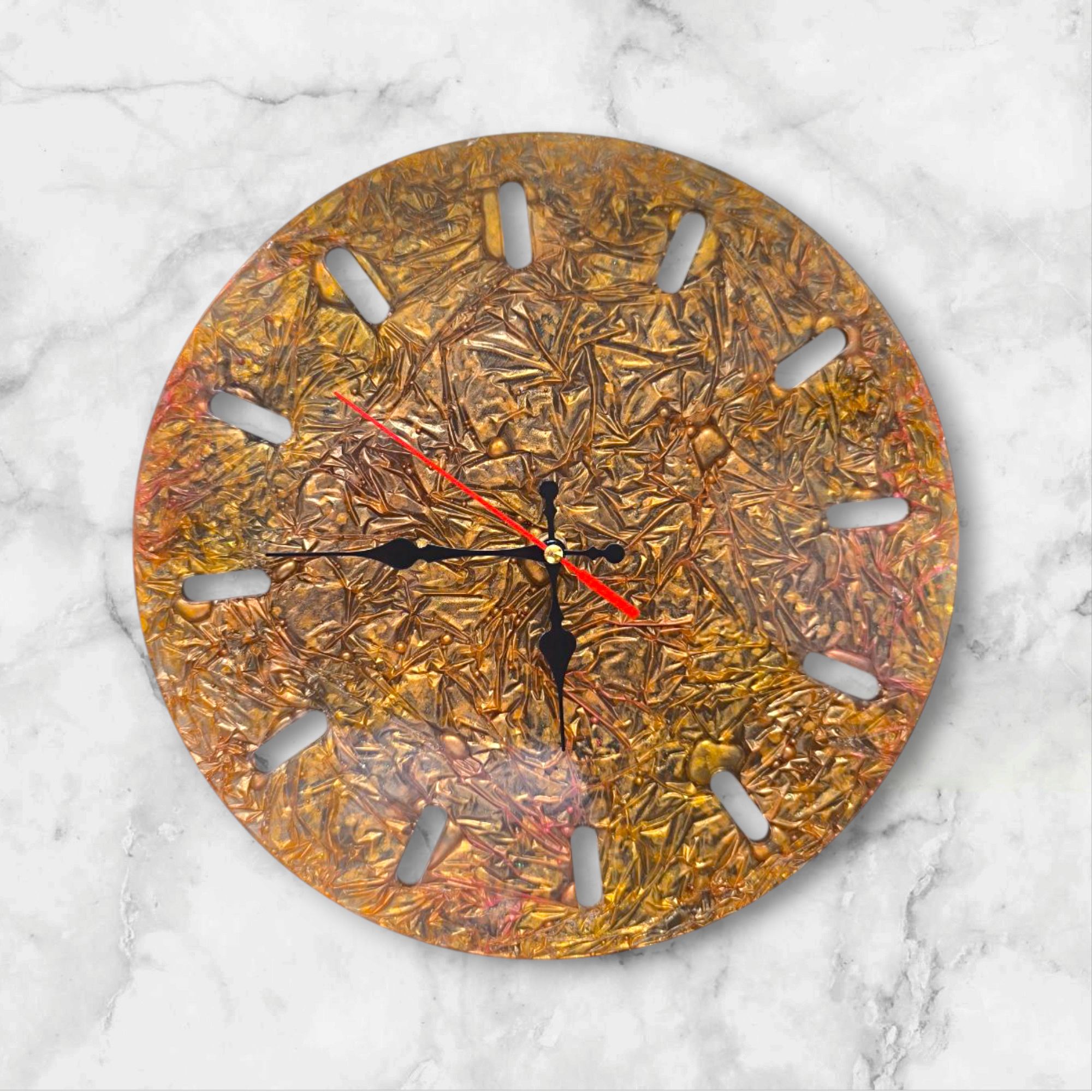 Часы настенные "Золотой крафт" из эпоксидной смолы, диаметром 30 см, в авторском стиле от LiYArt