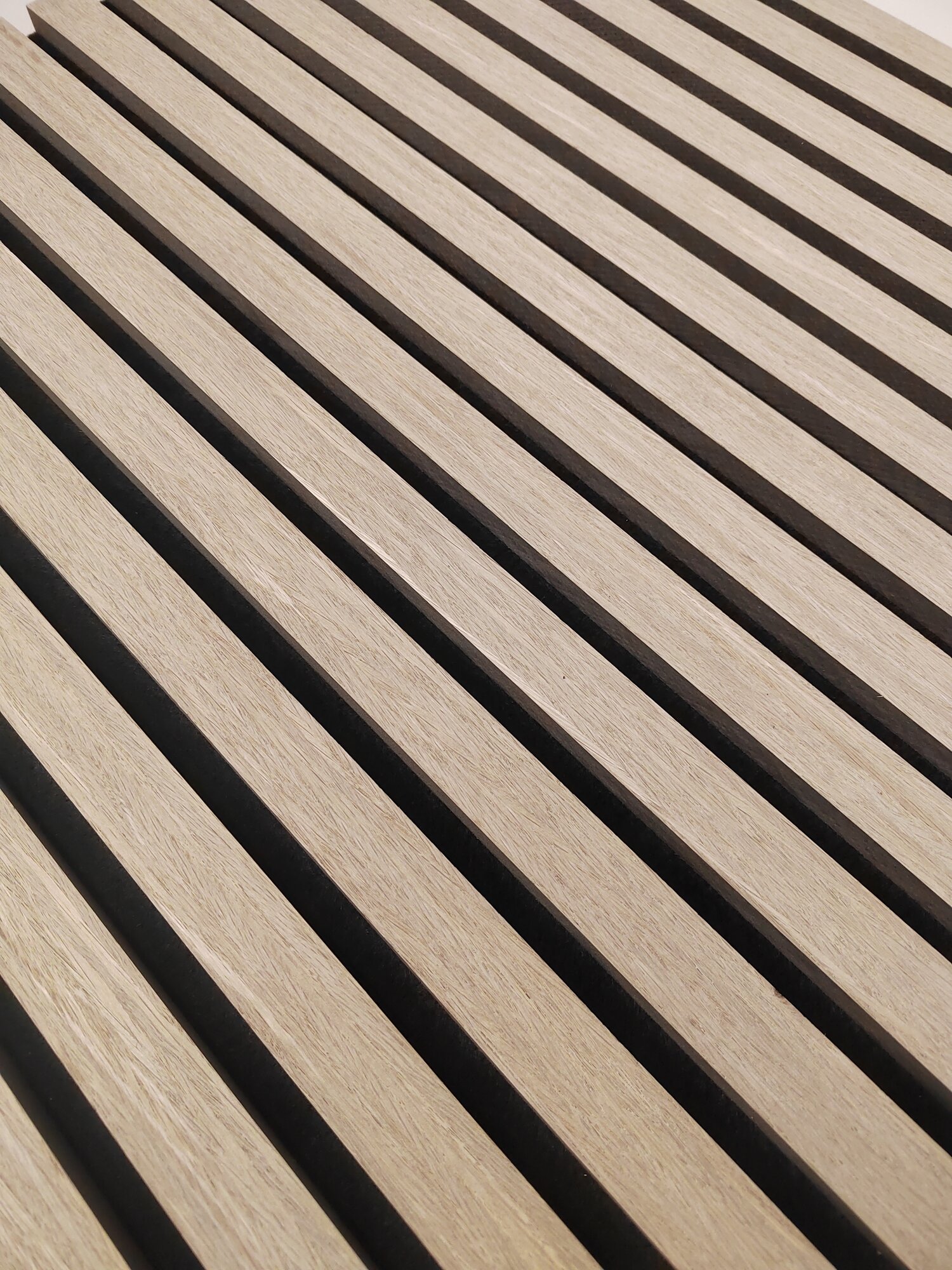 Акустическая панель 2750х600х21мм рейки МДФ, черный войлок, шпон дуб натюрель светлый INDECO