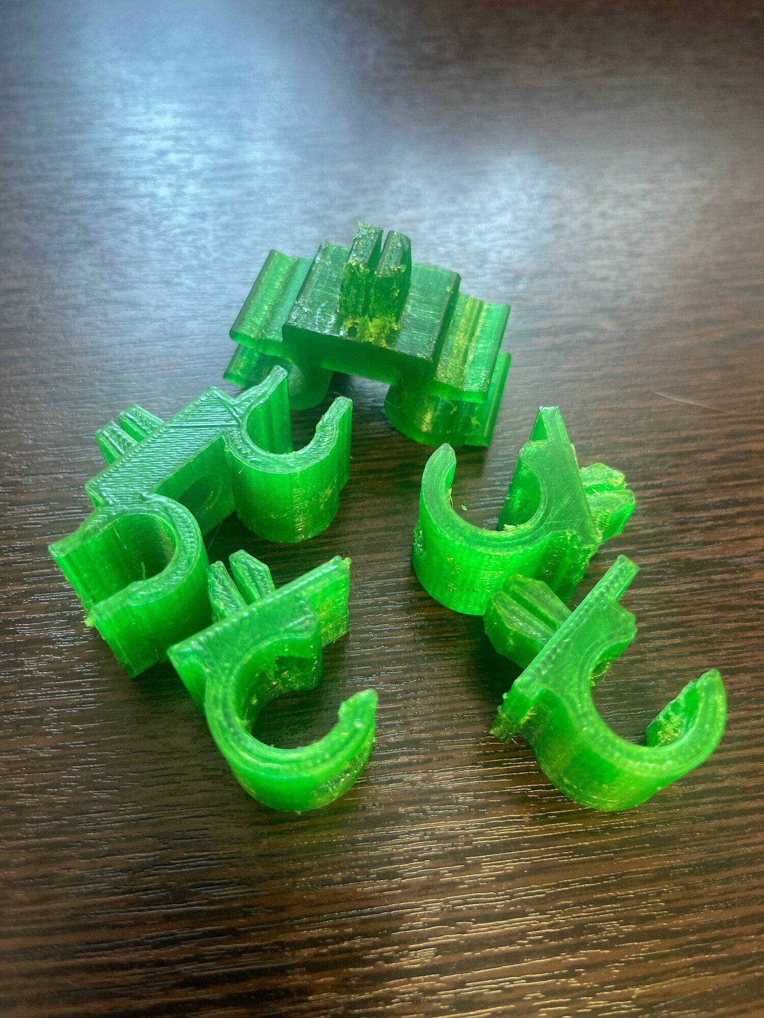 Крепление баллонного ключа и удлинителя домкрата