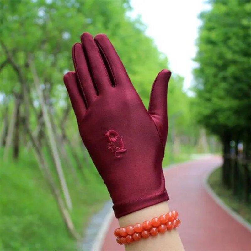 Перчатки для женщин