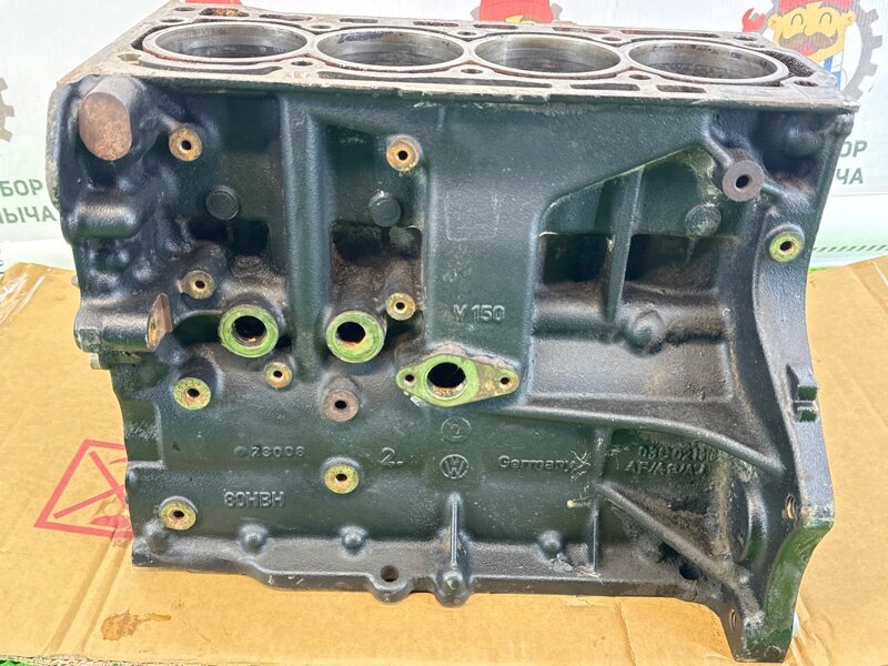 Блок цилиндров Volkswagen Golf MK6 CAXA 2008-2013 03C103011AS