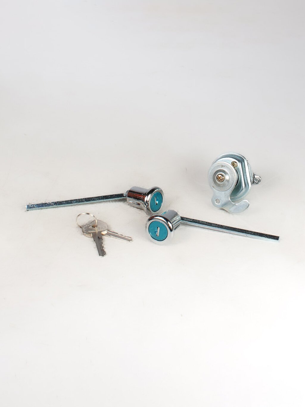 Личинки замков с приводом багажника ГАЗ-31029