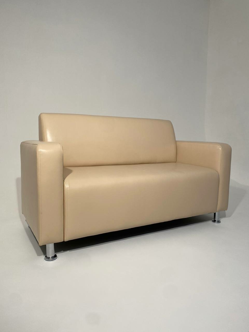 Диван офисный Платинум, механизм Нераскладной, 146х70х82 см, бежевый