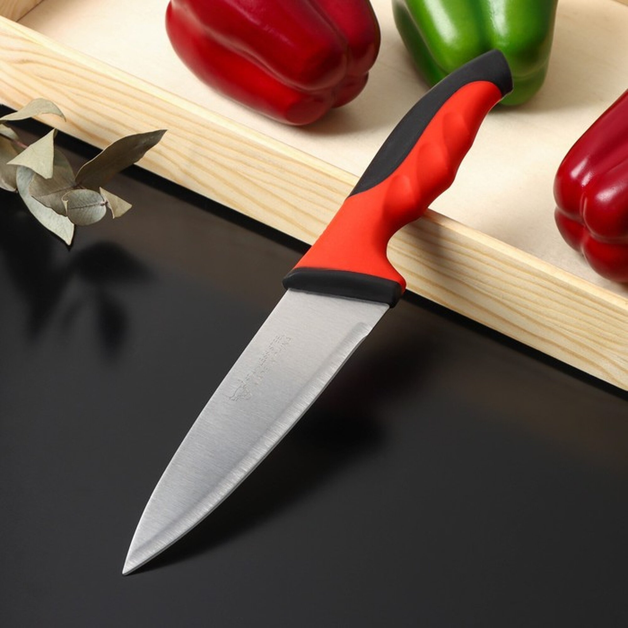 Нож Доляна Bull, нержавеющая сталь/резина, лезвие 15 см, красный