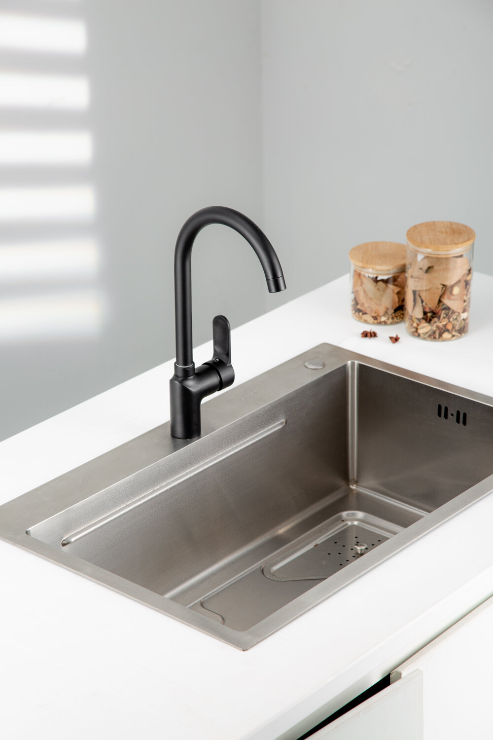 Смеситель для кухонной мойки FRUD R42157-6 черный, силумин, рычажный