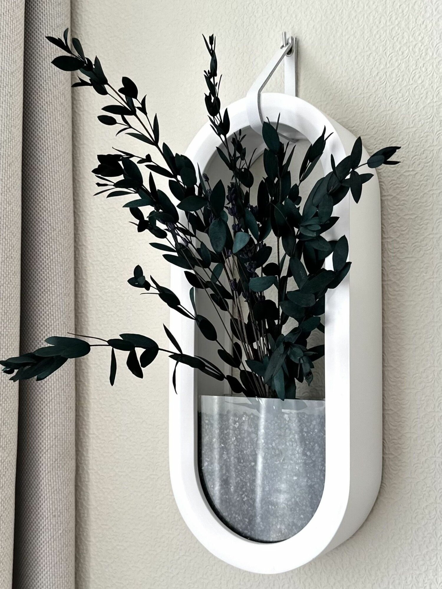 Настенное овальное декоративное кашпо белое 35х15 см на стену интерьерное с сухоцветами Molecula Decor, эвкалипт