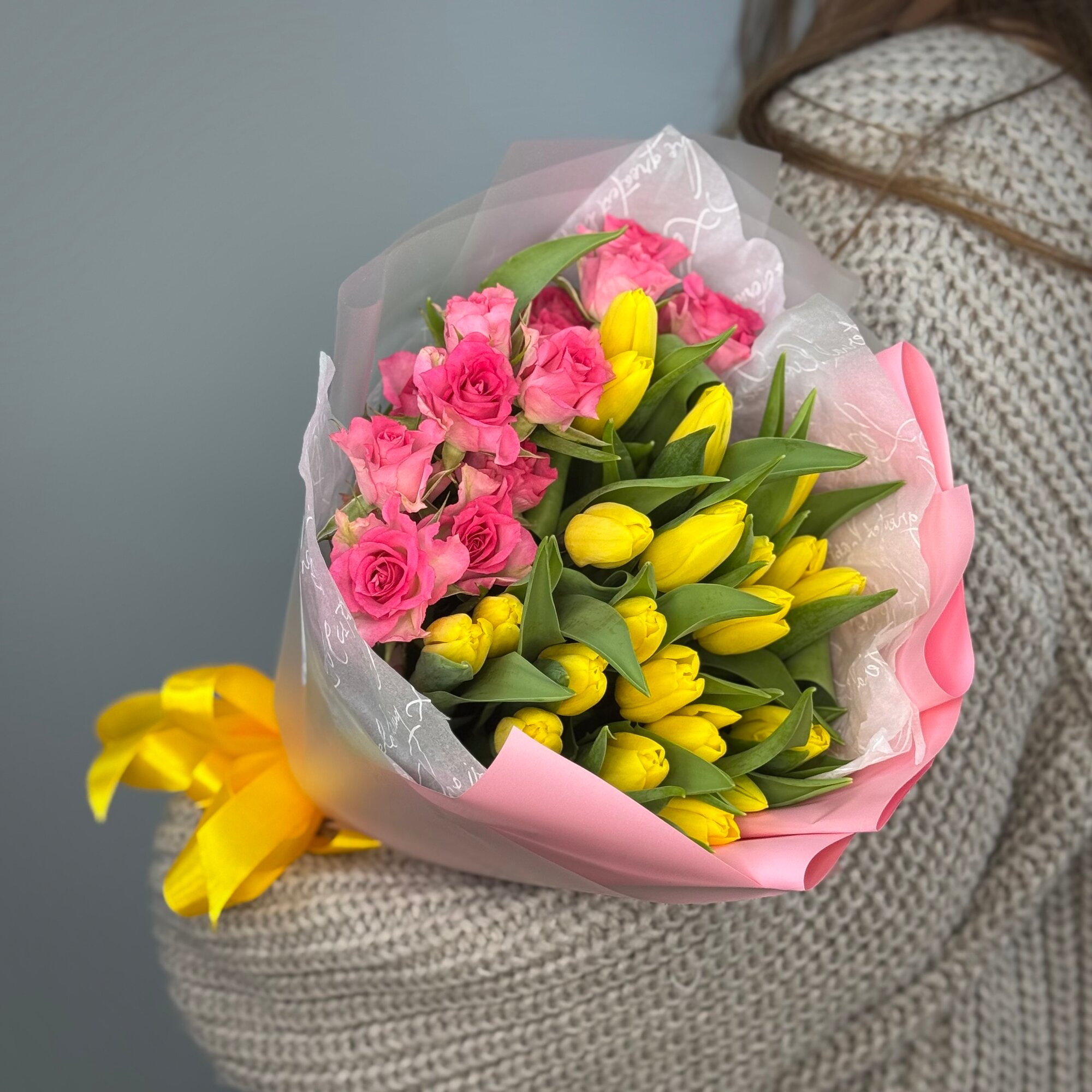 Букет Мелодия цветения в стильной упаковке. «365 Поводов» - живые цветы с доставкой