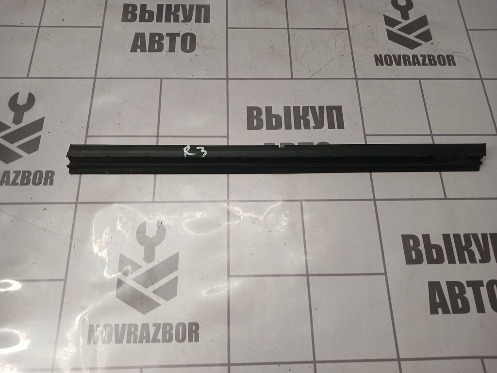 Уплотнитель стекла двери Mitsubishi Lancer 10 CX CY 07-17