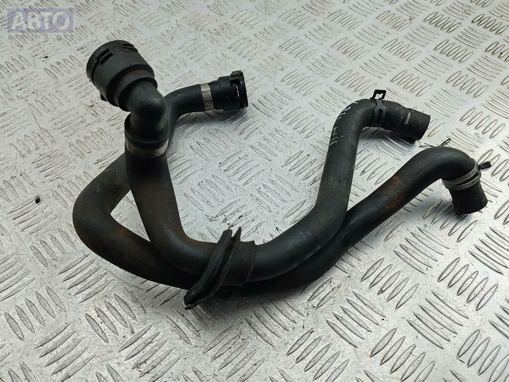 Патрубок отопителя (печки) Volkswagen Passat B5+ (GP)