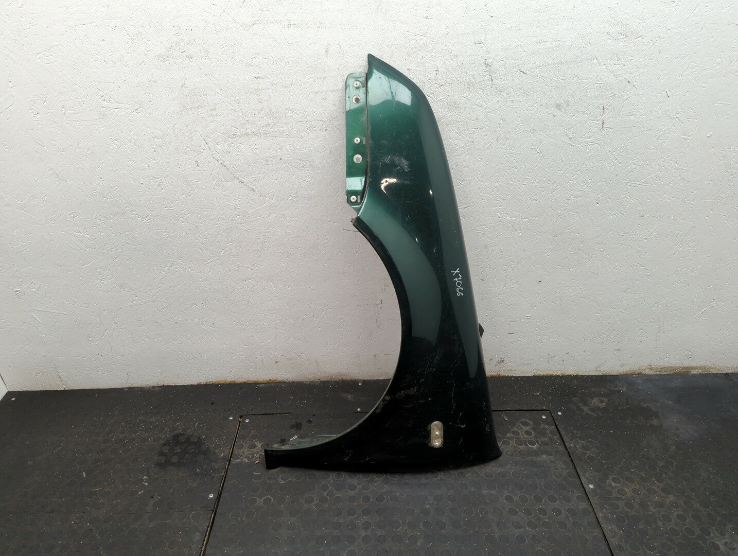 Крыло левое переднее Volkswagen Bora Б/У