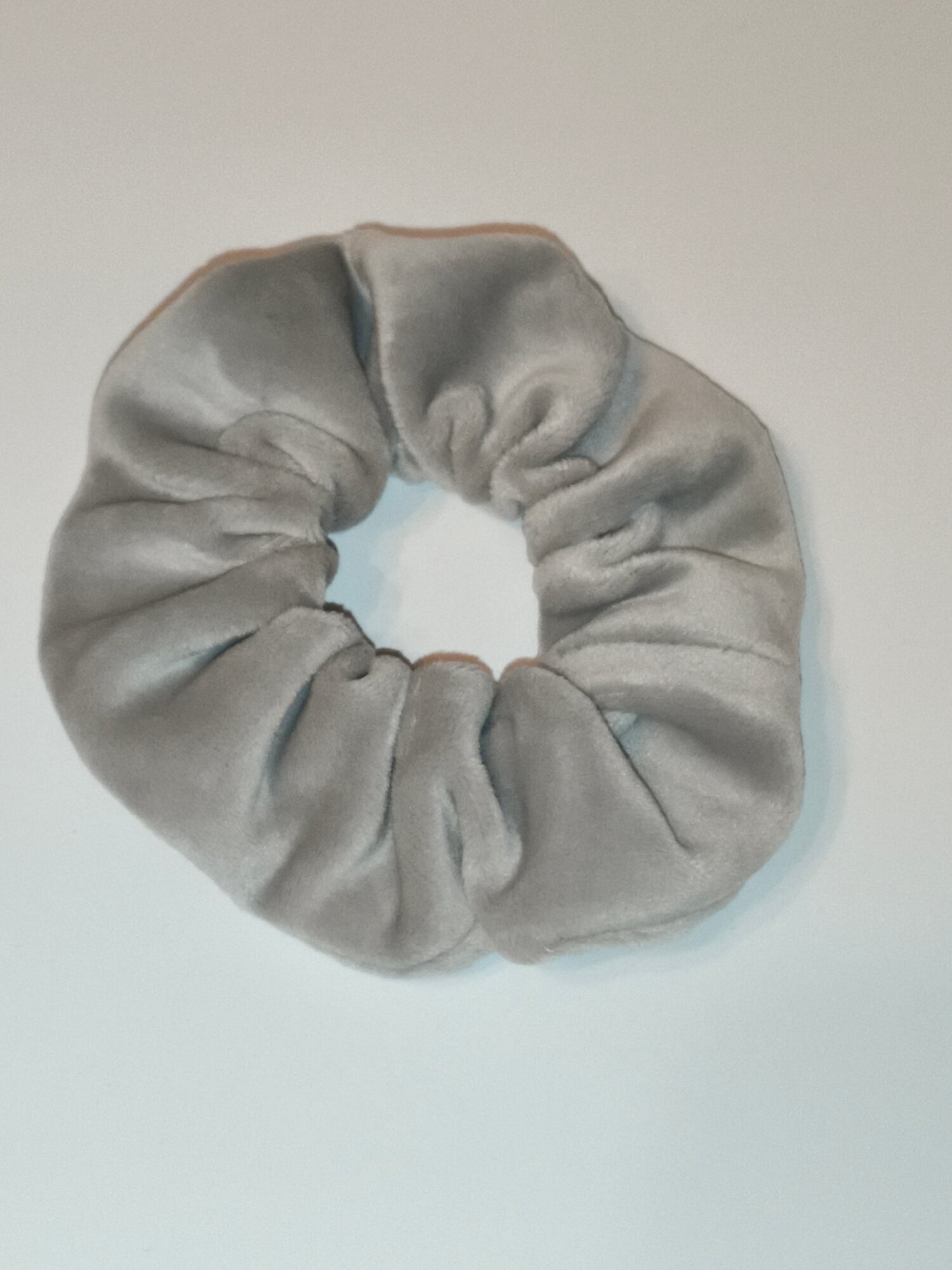 Резинка для волос велюровая , диаметр 12 см, цвет серый