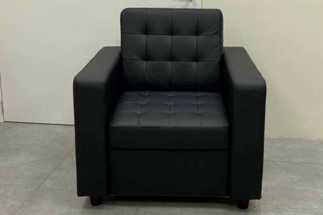 Кресло для отдыха Камелот Черное Экокожа, 90х88х90 см