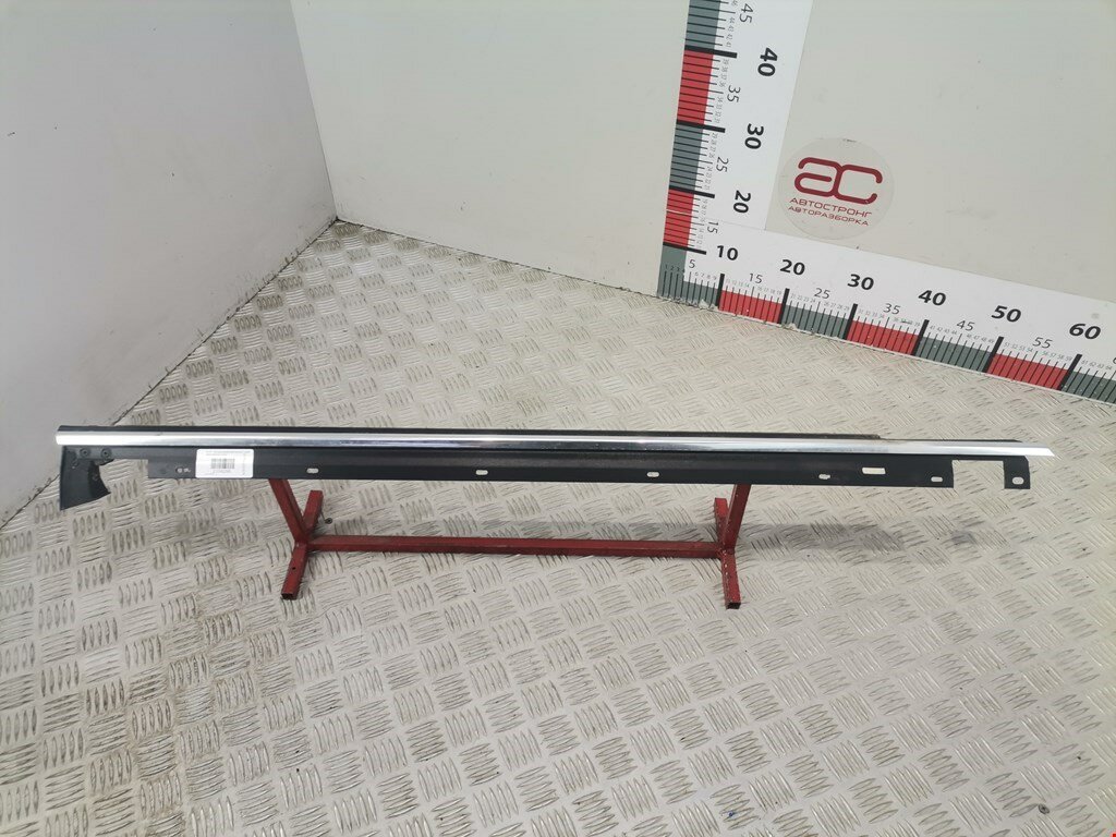 Накладка декоративная (молдинг) стекла двери передней правой Audi A4 B5 арт. 2159298