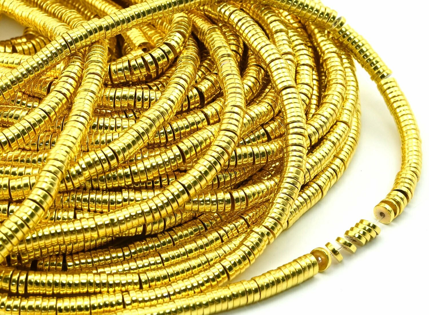 Бусины из гематита диск 4*1мм цв. золотой, 39см, 345 бусин .