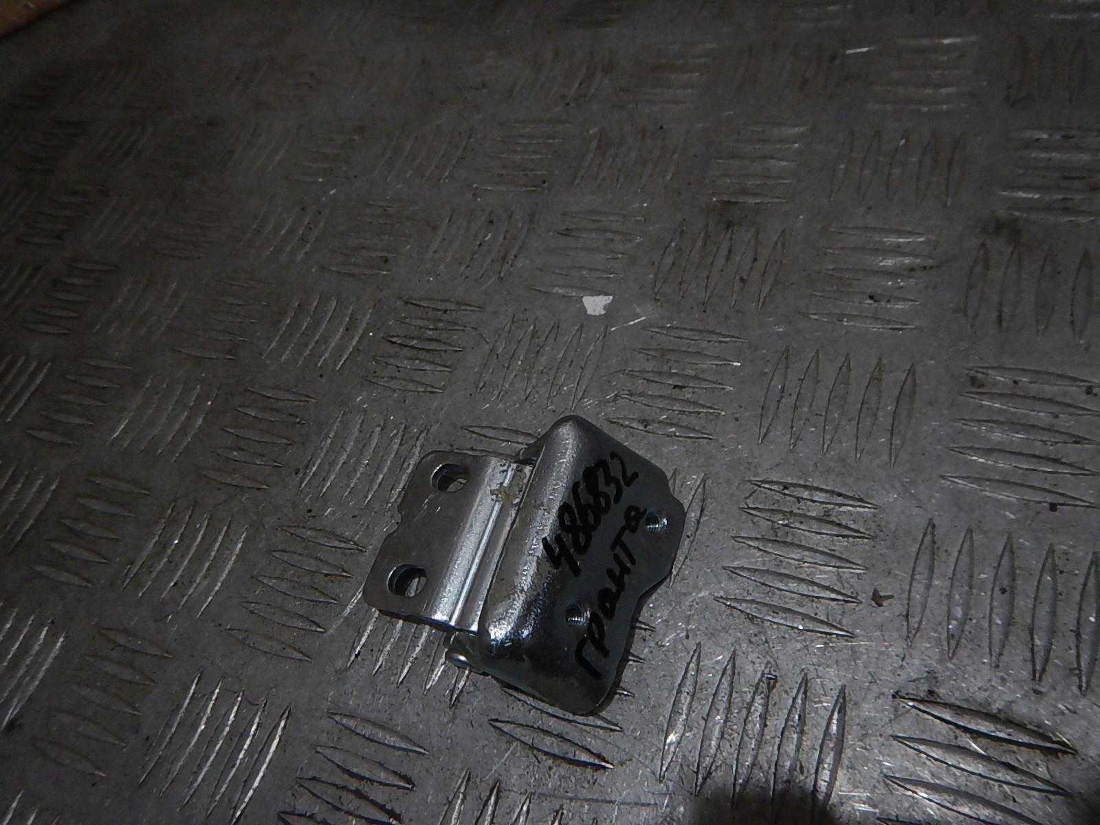 Б/У Петля двери багажника, ВАЗ (VAZ)-LADA GRANTA (гранта) (11-18) LADA GRANTA (Гранта) (11-18) Без видимых повреждений. ...