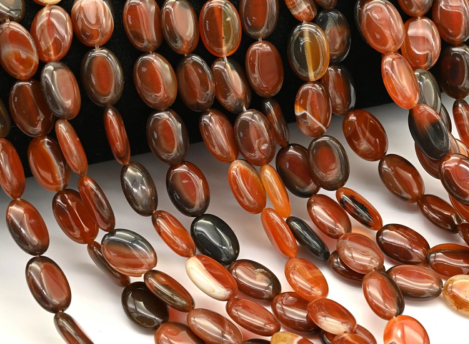 Бусины из сардоникса овал 10*14мм, 38см, 27 бусин .