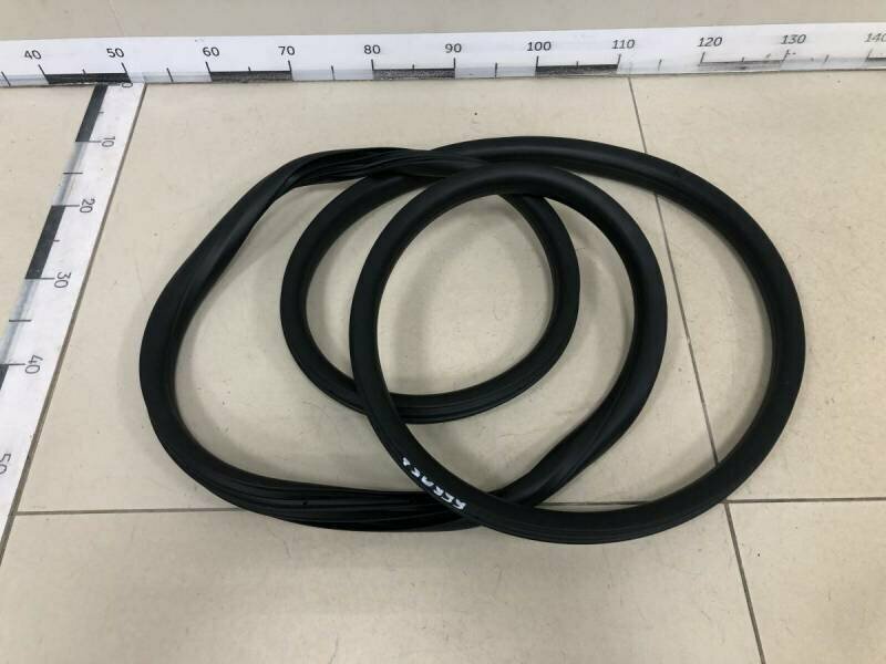 Уплотнитель проема двери передней левой Hyundai Getz 2002-2010 кат.номер: 821101C000