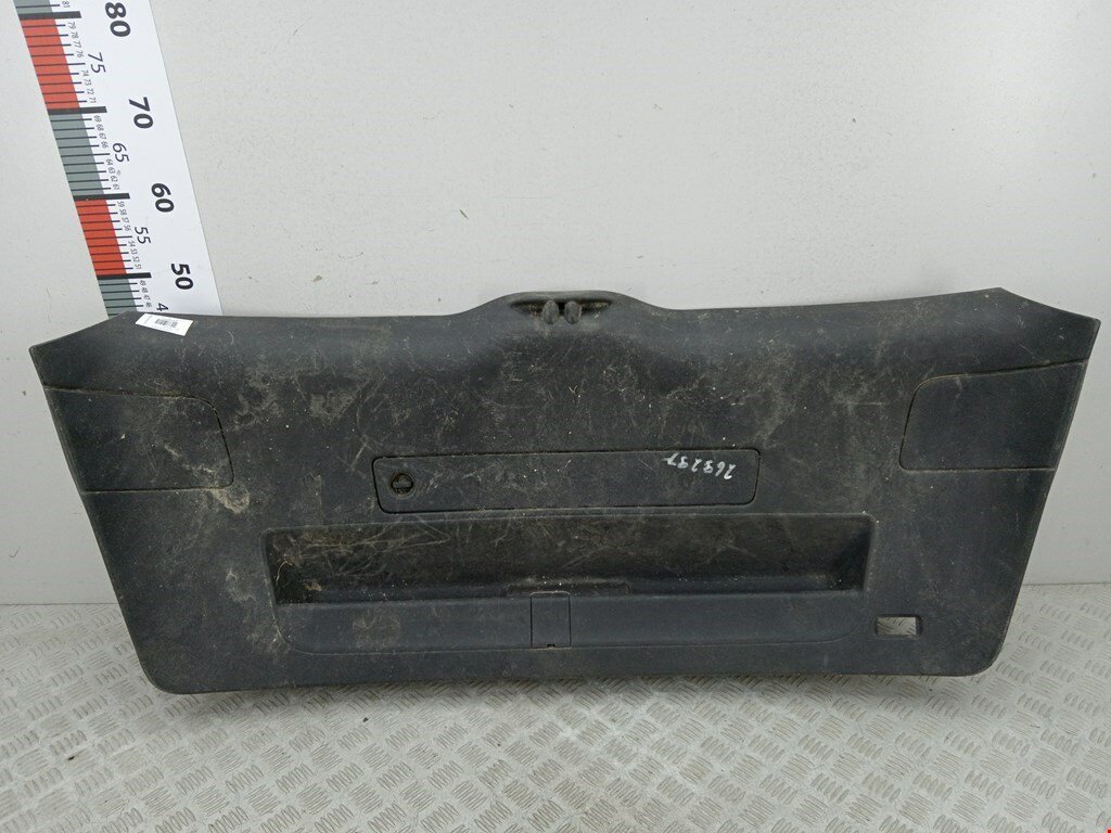 Обшивка крышки багажника Audi Q5 8R 8R0867970B арт. 2204033
