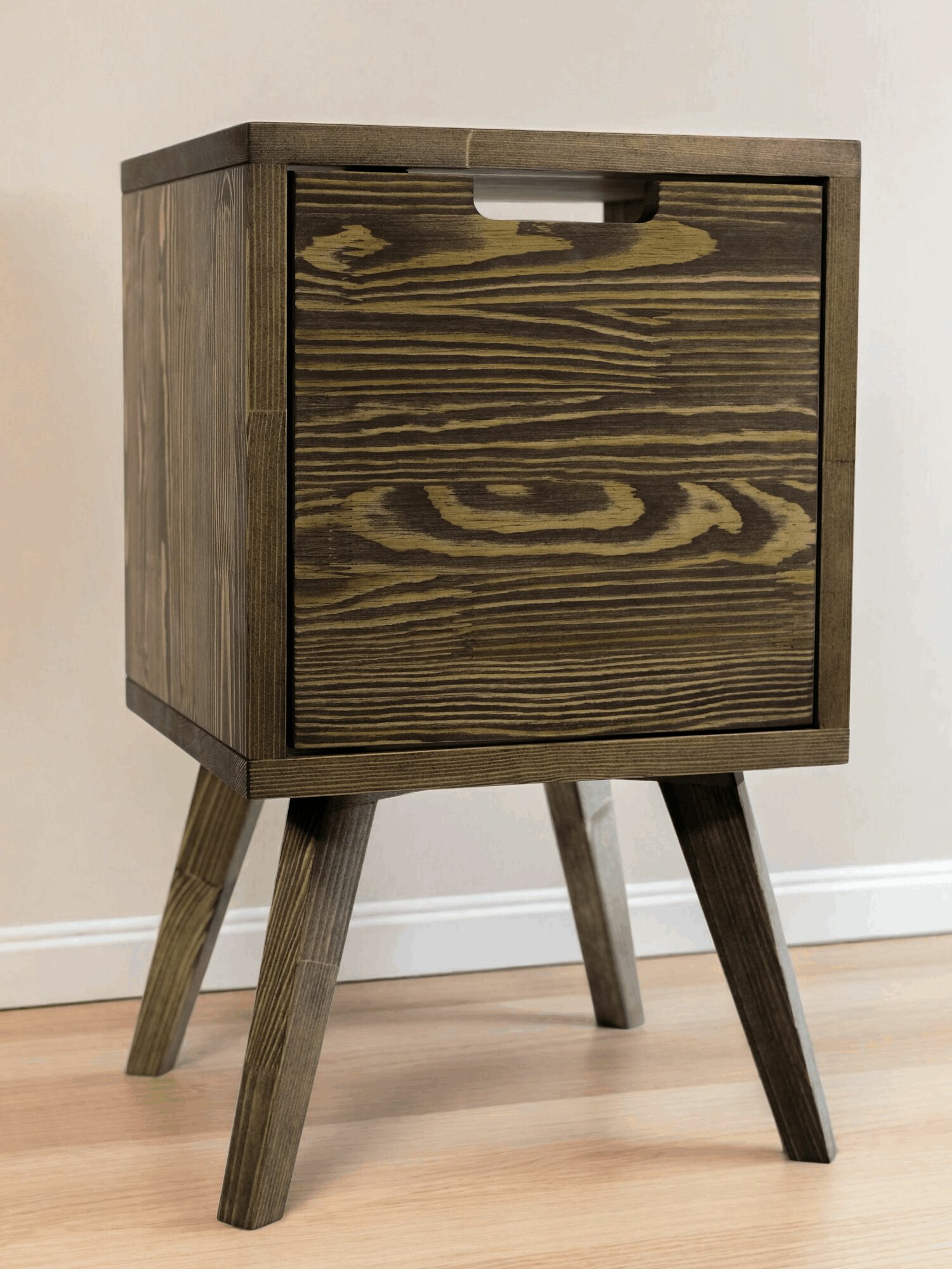 Тумба прикроватная из дерева орех "Куб-Мини+"