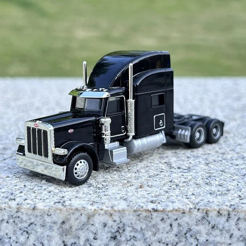 Модель тягача Peterbilt черного цвета, 1:87, Color: B — фото 1