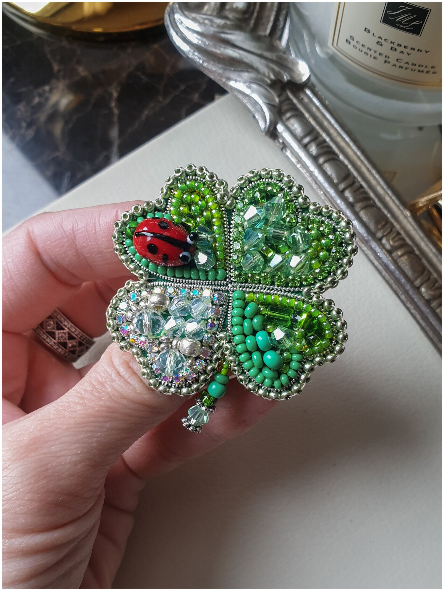 Брошь, стразы, бисер, кристалл