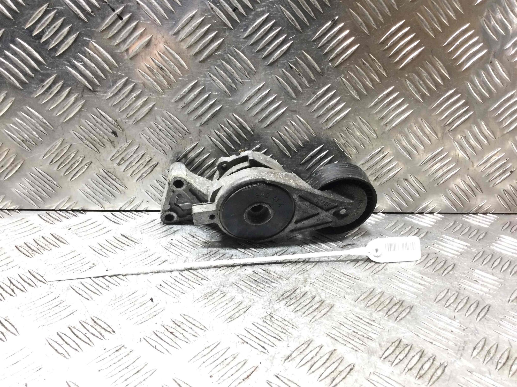 Б/У Натяжитель ремня генератора Volkswagen Golf 4 поколение (1997-2004) 2000 г.