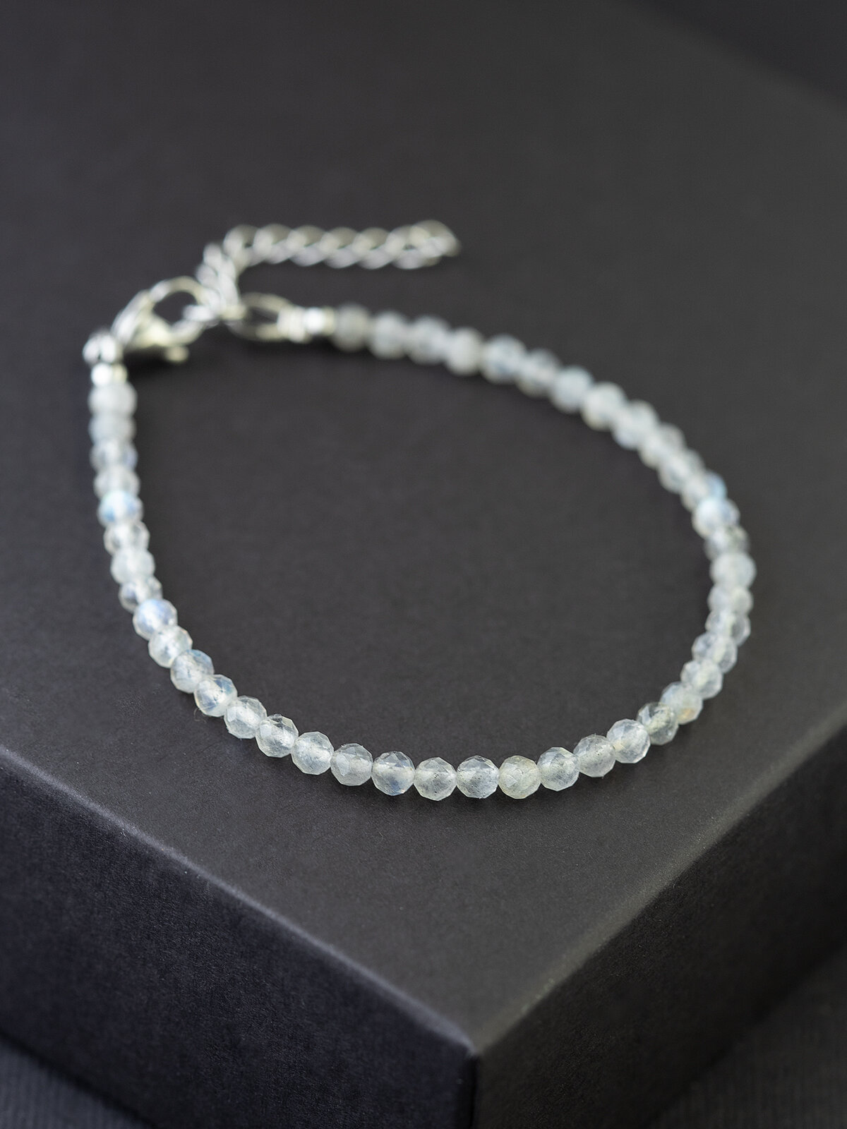 Браслет, лабрадор