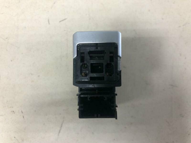 Кнопка фиксатора стояночного тормоза Volkswagen Taos 2020 кат.номер: 5NN927225A