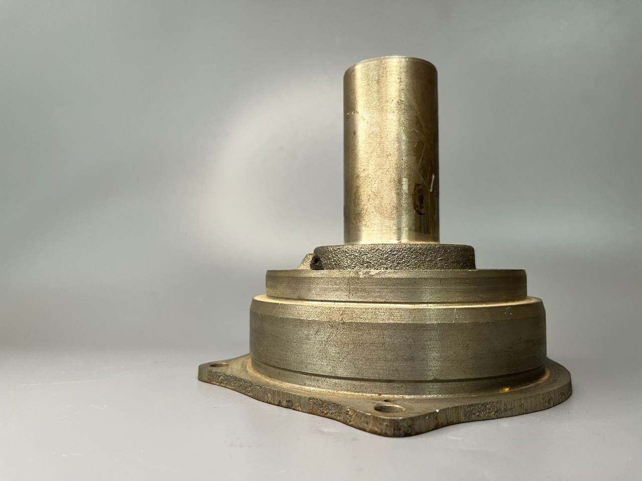 Крышка подшипника первичного вала КПП ГАЗ-3307