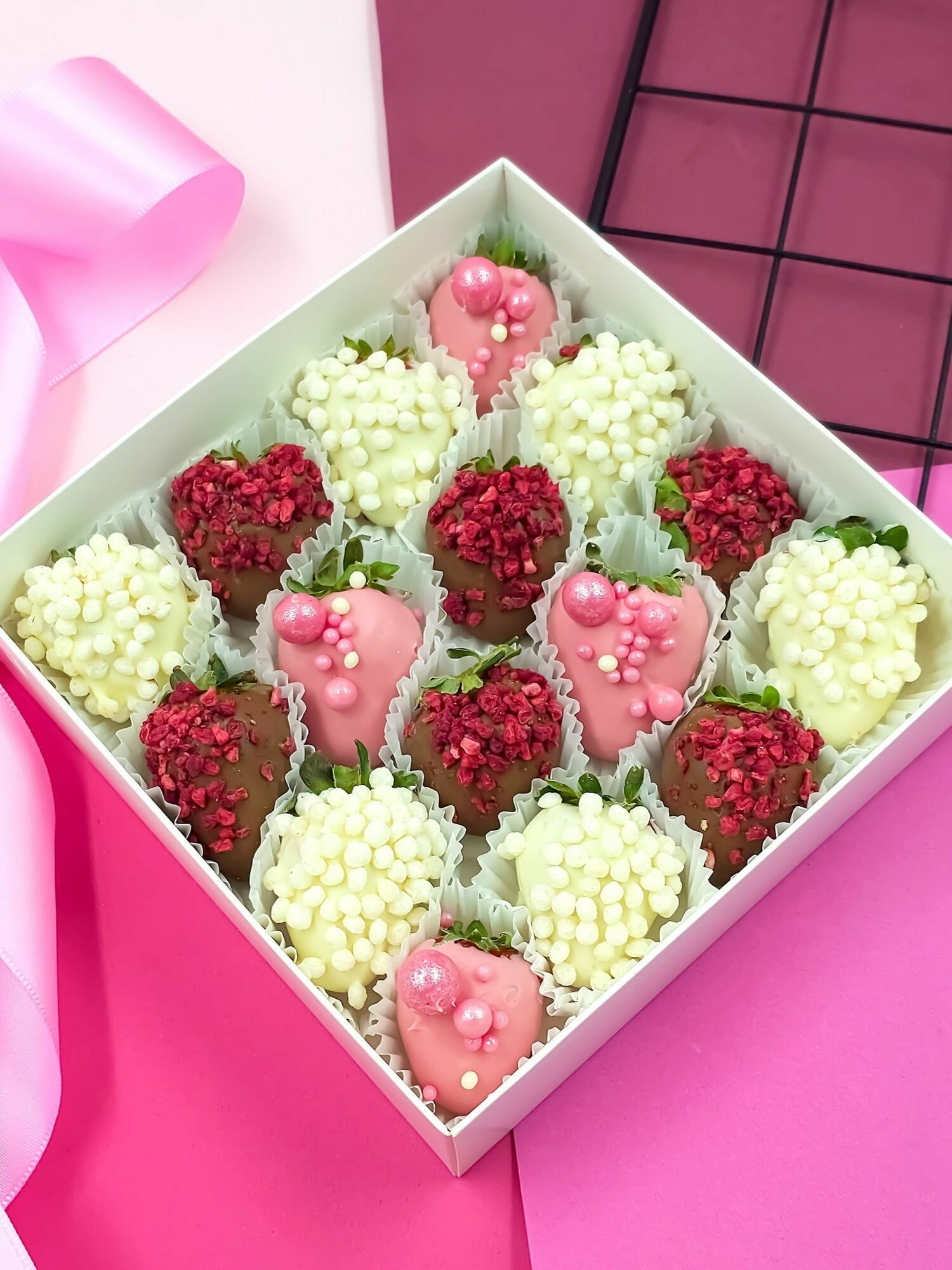 Клубника в шоколаде ( 9-16 ягод) "Нежные клубники" подарок подруге, маме, жене на День рождения, Сладкий подарочный набор