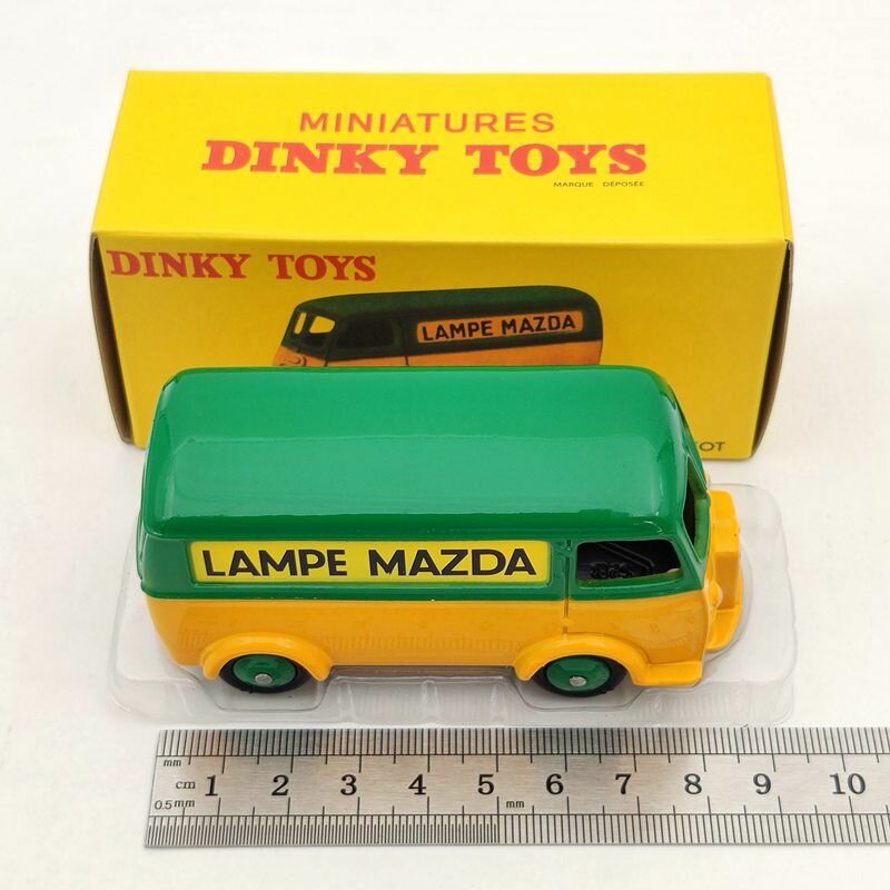 Атлас 1:43 Dinky Toys Модель спортивного кабриолета
