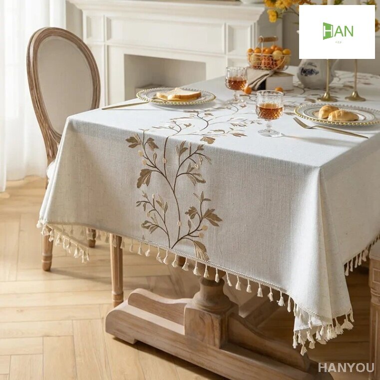Эксклюзивная скатерть из хлопка и льна с вышивкой и бахромой 140x180 см в бежевом тоне Anderlen