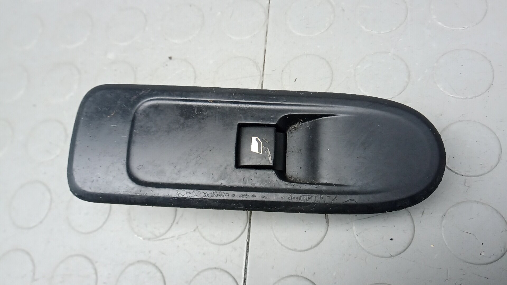 Кнопки стеклоподъемника CITROEN C5 2