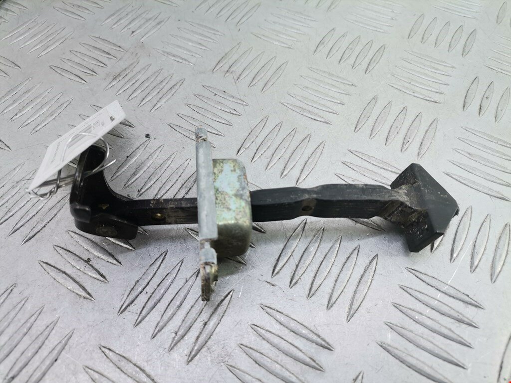 Ограничитель открывания двери задней Mazda 3 BK BP4K58270 арт. 2170406