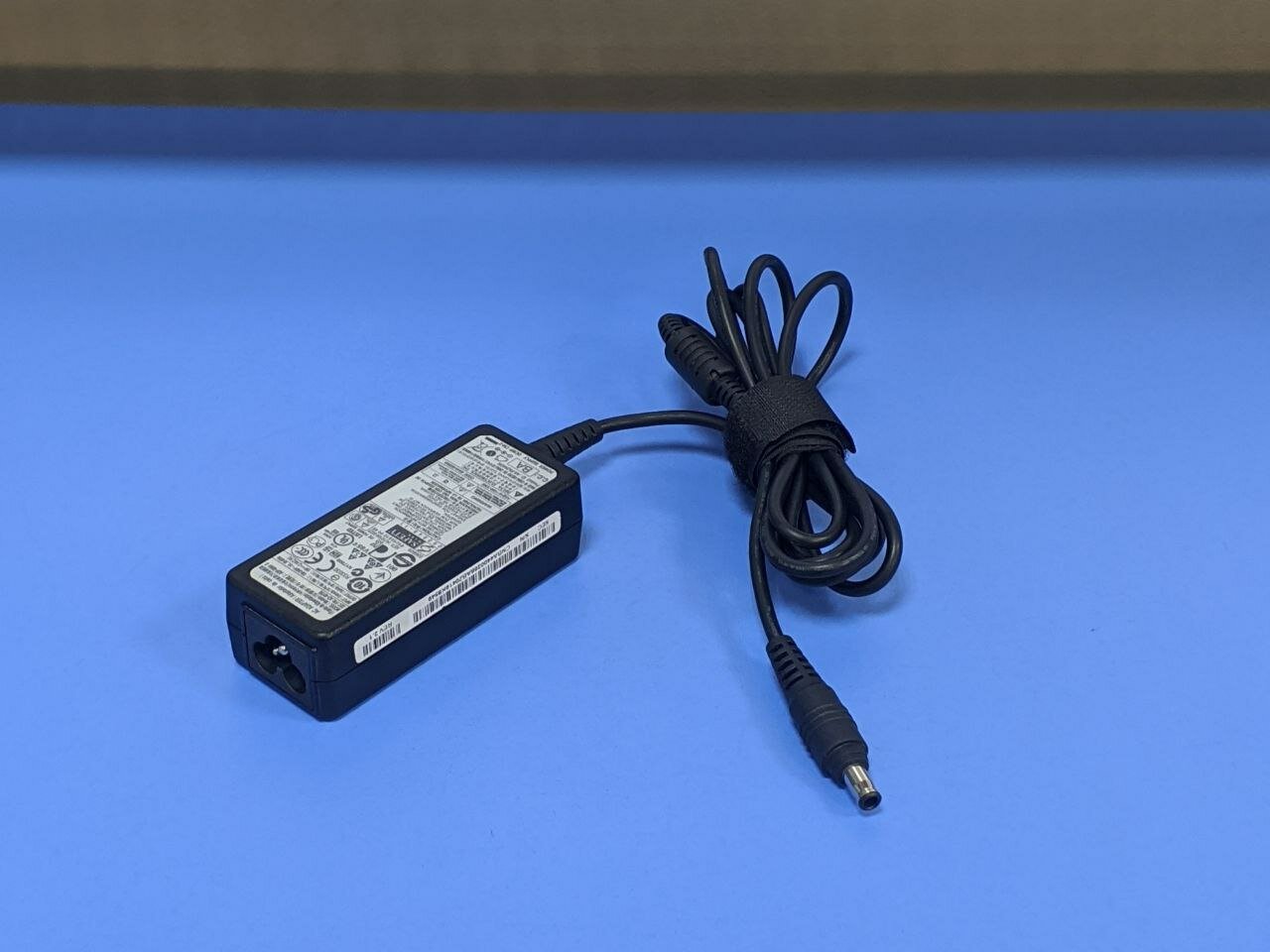 Блок питания для ноутбука Samsung (ADP-40NH D) 19V, 2,1A