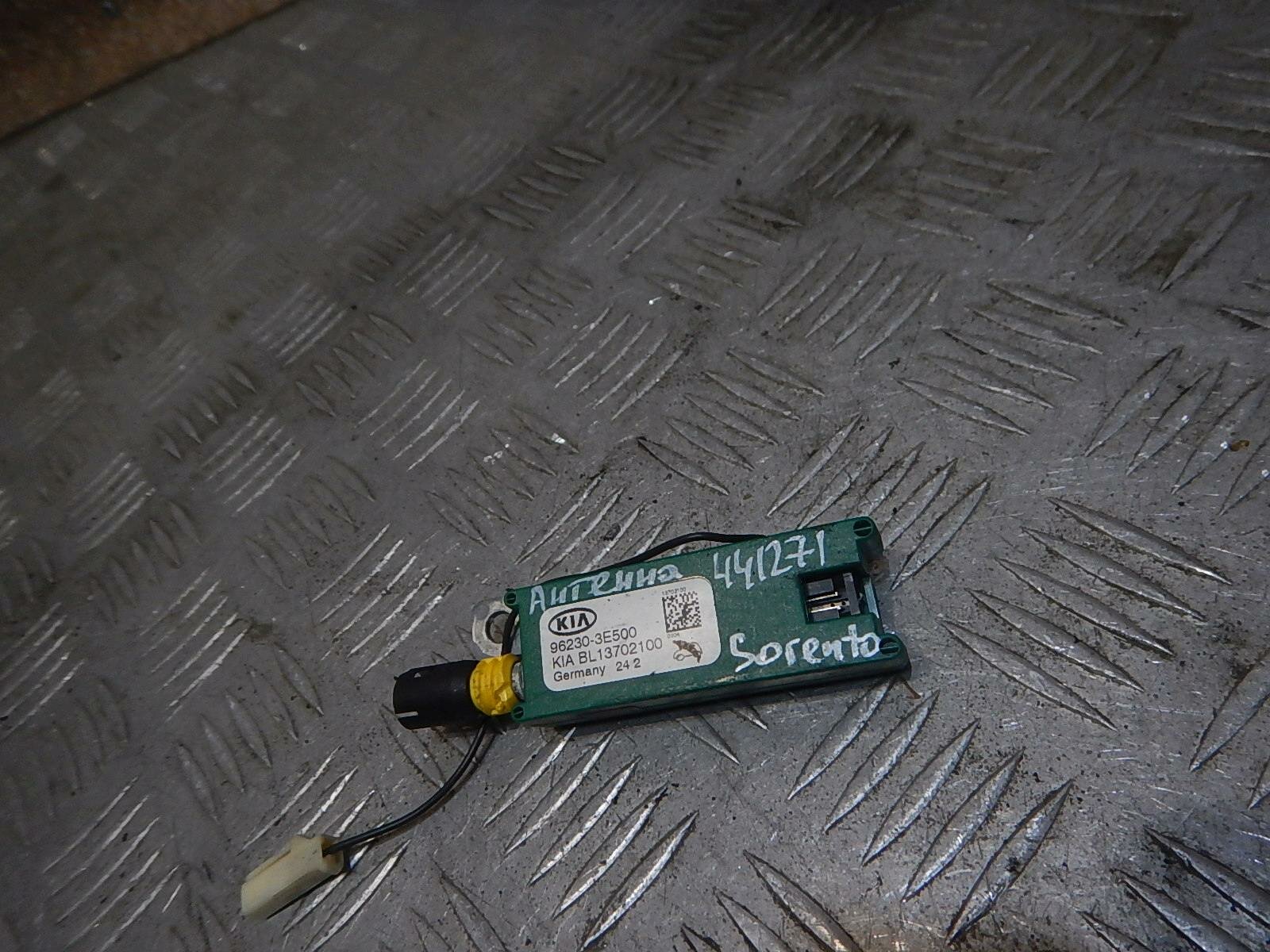 Б/У Антенна, KIA (Киа)-SORENTO (03-09) KIA SORENTO (03-09) Без видимых повреждений. 441271 Hyundai-KIA арт. 962303E500
