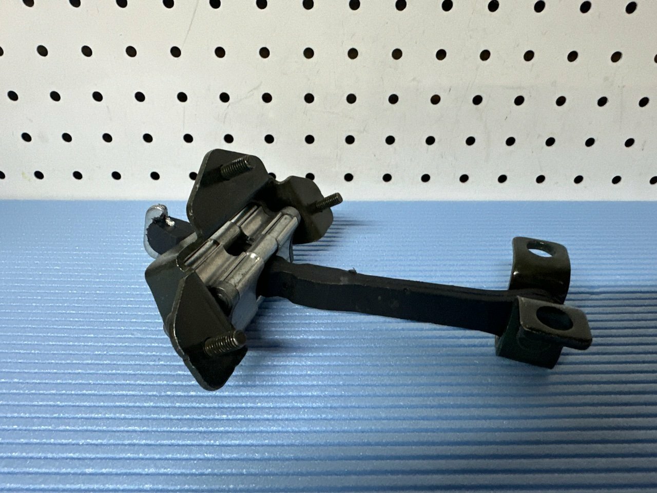 Ограничитель двери SCANIA P R G 4 И 5 серия (скания) нового образца