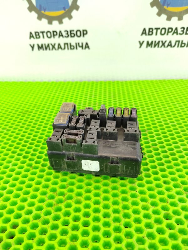 Блок предохранителей Ford Mondeo BFP L1L 1996- 93BG14A073AE