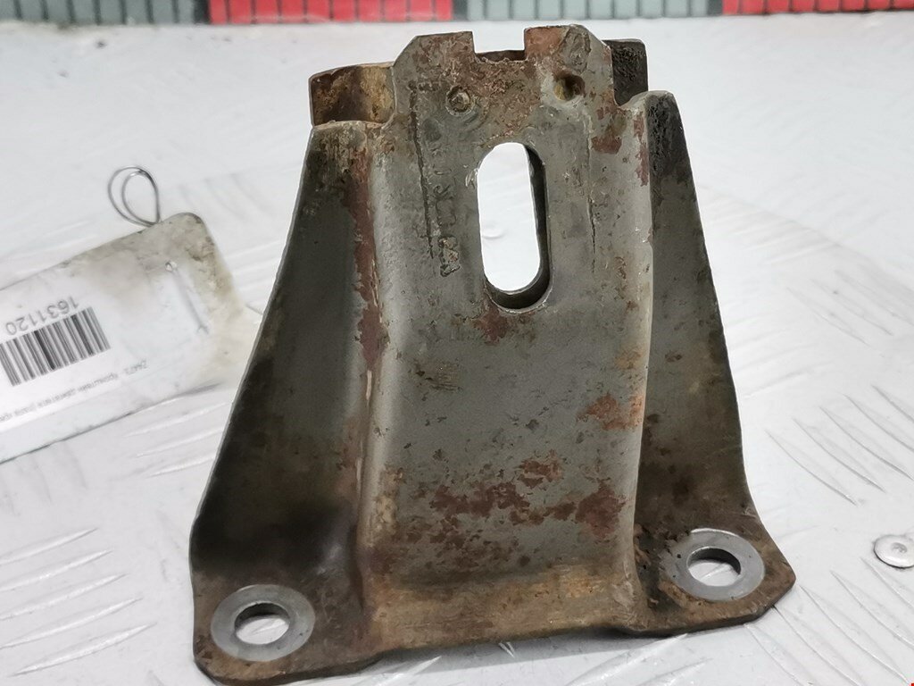 Кронштейн (крепление лапа) двигателя Opel Omega B 90112709 арт. 1631120