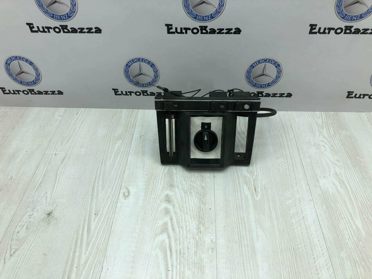 Блок кнопок центральной консоли Mercedes W116 A1166830236