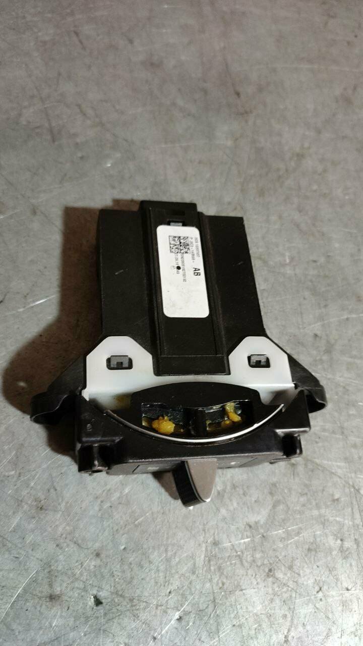 Кнопка ручного тормоза (ручника) Jaguar E-Type J9C314B596AB